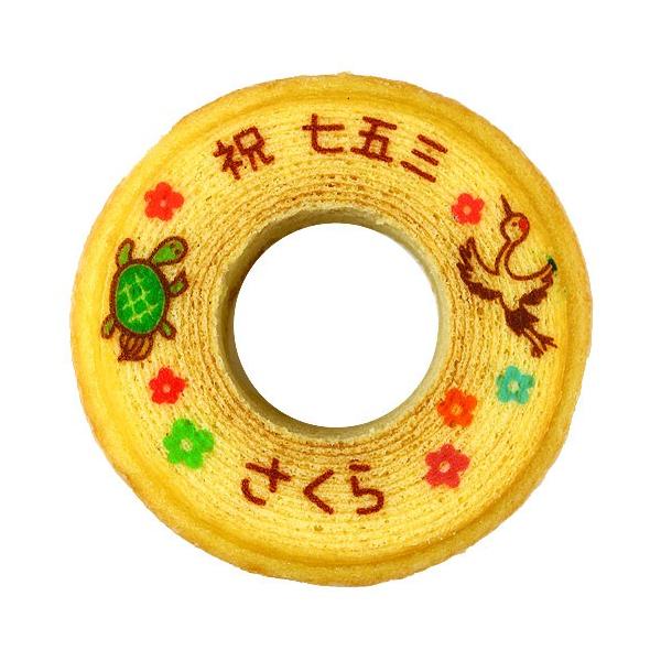 米粉、生クリームを加えた独自の製法で、一層一層を丁寧に焼き上げたバウムクーヘンです。側面は凹凸のあるマウントタイプで、外はカリッ、中はしっとりふんわり食感です。[名　称] 菓子(バウムクーヘン)[形　状] マウントタイプ[本体サイズ] 直径...