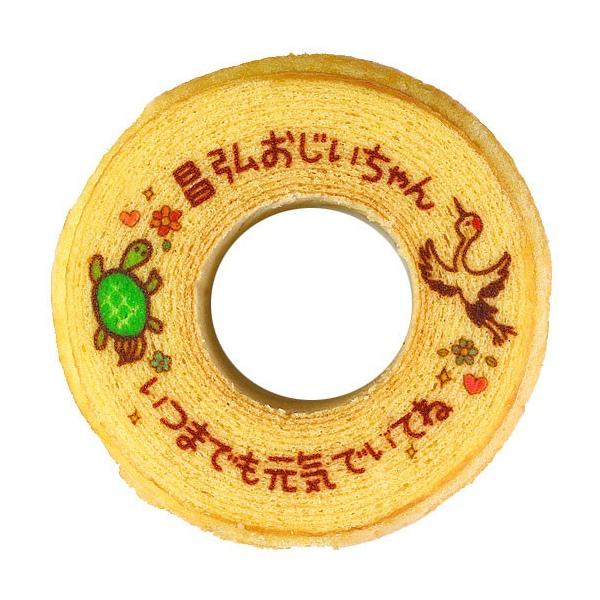 米粉、生クリームを加えた独自の製法で、一層一層を丁寧に焼き上げたバウムクーヘンです。側面は凹凸のあるマウントタイプで、外はカリッ、中はしっとりふんわり食感です。[名称] 菓子(バウムクーヘン)[形状] マウントタイプ[本体サイズ] 直径約1...