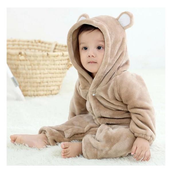 サイズは９０センチサイズで、長く着れます。お出かけでも、部屋ぎでも、前あきで脱ぎきしやすいので重宝します。やわらかい生地で、もこもこであったかいです。３Dフード付きアニマル赤ちゃんの春、秋、冬用着ぐるみロンパースです。クマ耳がとってもかわい...