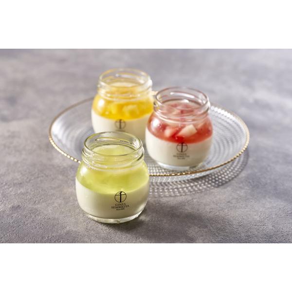 ■特徴フレッシュな果物を使用した3種類のフルーツゼリーと口当たりなめらかな杏仁豆腐を瓶に閉じ込めました。いちご・マンゴー・メロンの果肉をトッピングした、見た目も楽しい彩り華やかなフルーツ杏仁をお楽しみくださいマンゴー、メロン、ストロベリー×...