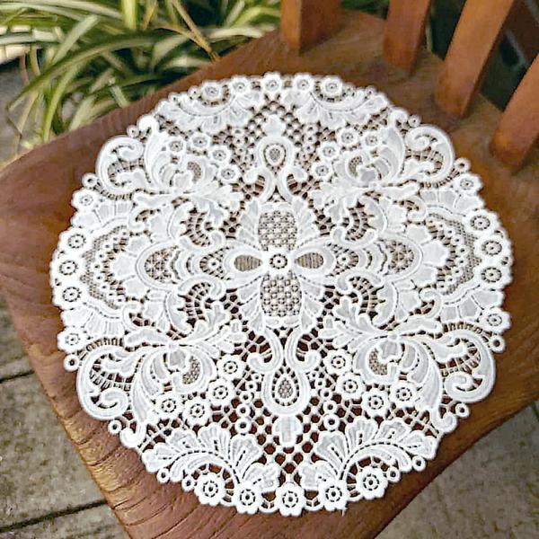 ■素　材：綿ポリエステル■サイズ：直径　約30ｃｍ■ご家庭でお洗濯可能です。■ティーマット、花瓶敷き等にもご利用頂いています。