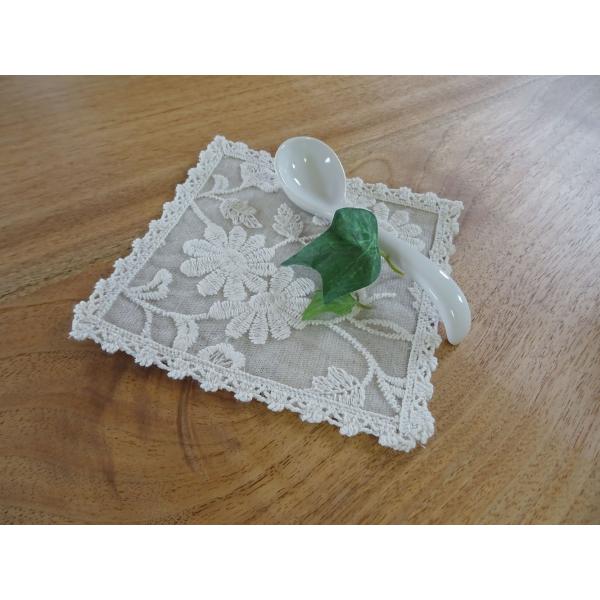 ■サイズ：約12×12ｃｍ■生地素材：綿、麻　／　チュール生地素材：ポリエステル、綿■ご家庭でお洗濯可能です。★写真は参考画像です。テーブルセンター以外は商品に含まれません。新築祝い、引越し祝い、ご結婚祝い、季節のギフト、クリスマス、母の日...