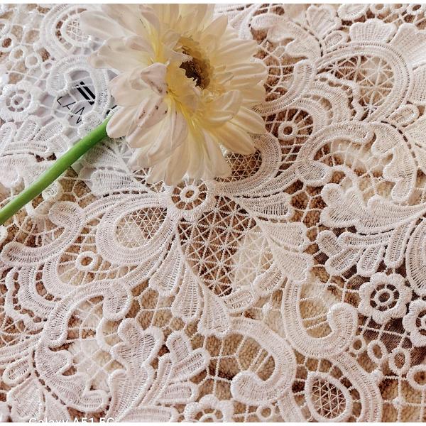 ■サイズ；直径約90cm<br>■ベース生地素材：ポリエステル<br>★ご家庭でお洗濯可能です。<br>★テーブルクロス以外は、価格に含まれません。<br><br>