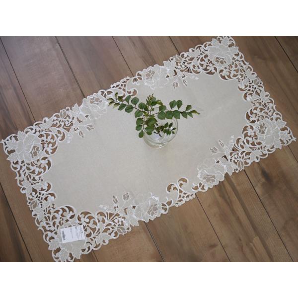 ■サイズ：約 40x75ｃｍ（食卓に　リビングのテーブル　サイドボードにお勧めティマットにも）■素　材：ナチュラルエレガントな生地/ポリエステル　■ご家庭でお洗濯可能。