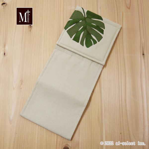 ■素　材　表生地：ポリエステル■トイレットペーパーが１つ入るポケット付き■カラー＆デザイン＆デザイン：ベージュ地にグリーンのモンステラ模様■ご家庭でお洗濯可能です（ドラム式洗濯機の場合の可否は洗濯機メーカーへ御確認をお願いいたします）■ペー...