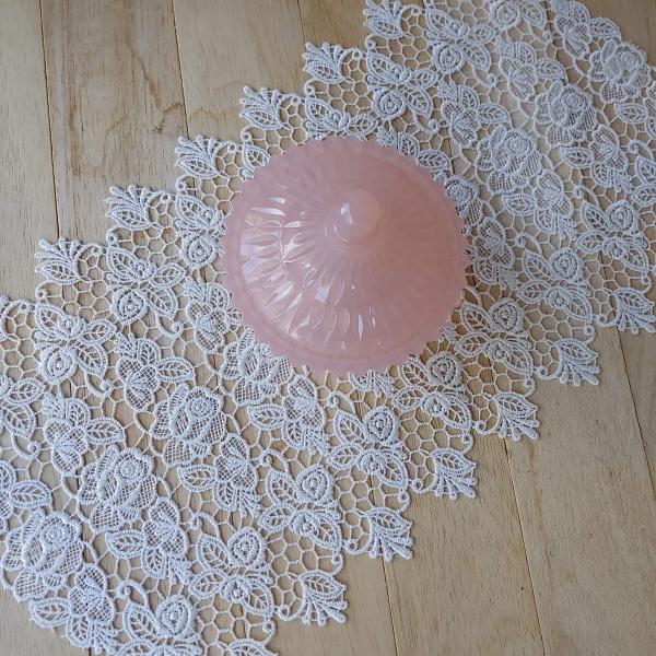 ■サイズ■約 縦26〜28×横50cm ※編み物故、多少の誤差がございます。<白は光の影響を受ける色で　真っ白の写真は自然光の下　少しアイボリーっぽい色の写真は室内の電灯の下での写真です。■素材・成分■ポリエステル■お手入れ方法■ご家...