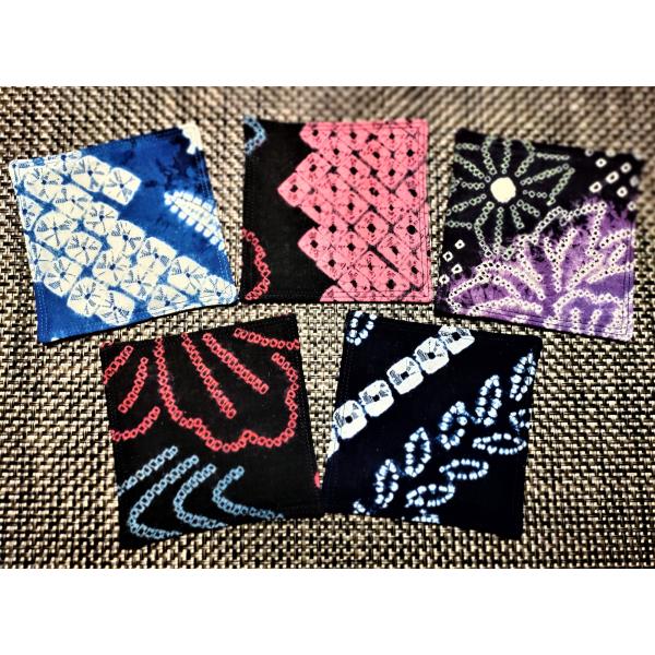 有松絞りは、江戸時代の知多郡有松村(現在の名古屋市緑区、有松・鳴海地域）で、旅人への土産品として豆絞りの手ぬぐいや反物を作ったのが始まりとされています。絞りの模様は100種以上、それぞれに異なった技法が凝らされており、国の伝統工芸品に指定さ...