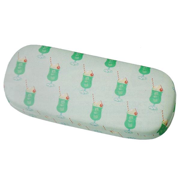 便利なクロス付きの可愛いメガネケース！【FRIENDS HILL　フレンズヒル】毎日が楽しくなる可愛いメガネケースです♪ころんとした形がキュート。厚みのあるハードケースでしっかりメガネを守ります！形は従来より薄くスリムになりました。便利なク...