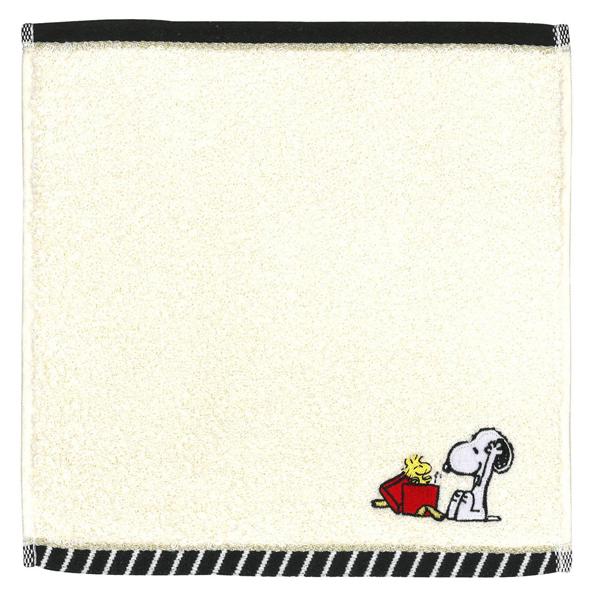 Plust（プラスト）【スヌーピー　ふわふわ　ミニタオル】世界中で愛されているのスヌーピー。こちらはイニシャル無しのノーマルタイプ。イニシャルタオルとセットで贈り物にするのもGood☆ふわふわで触り心地もよく吸水性も抜群！年齢問わず使いやす...