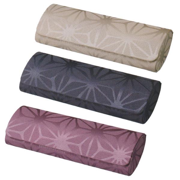 メガネケース【伝統文様　麻の葉】和柄の文様を大きくデザインしたおしゃれなメガネケース。男女問わずお使いいただけるカラーラインナップ。軽量なので持ち歩きや旅行にもピッタリです♪外国の方へのお土産にも◎※生地の取り都合により、1点1点柄の配置が...