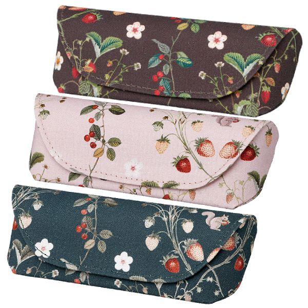 コットン 布製 メガネケース　【ワイルドベリー】森の実りを閉じ込めて・・おしゃれな花とベリーのケース。軽量なので持ち歩きや旅行にもピッタリです♪※生地の取り具合により、1点1点柄の配置が異なります。予めご了承下さい。【素材・サイズ】 ●素材...