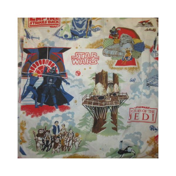 おもちゃ屋SPIRAL（スパイラル）は原宿にあるUSトイ・輸入雑貨のお店です。 レアなおもちゃがいっぱい。あなたのお気に入りのがみつかるかも！【商品説明】ビンテージのスター・ウォーズのフラットシーツです！The EMPIRE STRIKES...