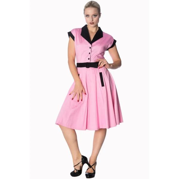 ★アメリカン50’s舞台のシネマに登場するダイナースタッフの女の子のような小粋なデザインのワンピース。明るめなライトピンクがとても色映えしています。膝下丈の着丈もちょうどいい感じです！★カラー切り替えの丸バックル付きウエストベルトとポケット...