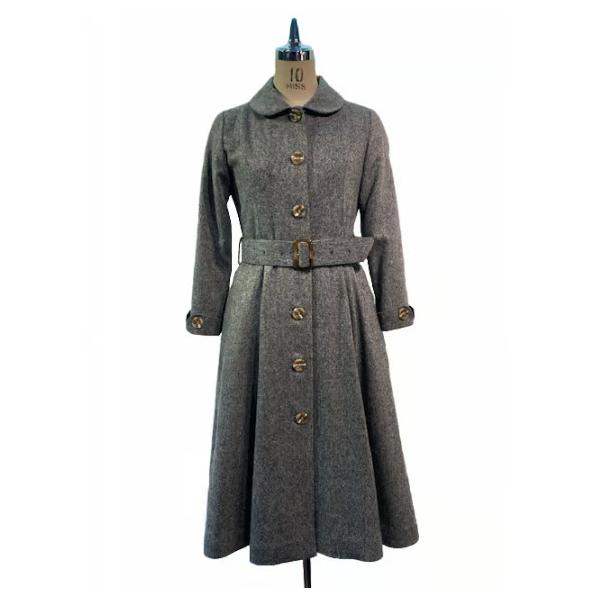 ★Savoyレディースコートで定評の定番モデル、プリンセスロングコートの最新作新登場。ブラックとアイボリーが混合したカラーの高級感のあるツイードネップ素材の肉薄で柔らかい素材です！?今期のプリンセスロングコートライトウェイトな分、春先でも十...