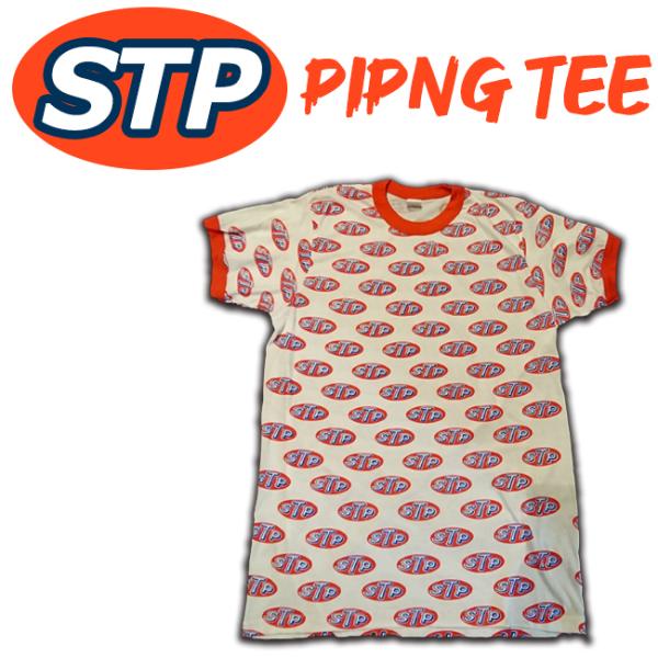 【商品名】STP 総柄 パイピング Tシャツ【カラー】キナリ【サイズ】メンズMサイズUSサイズのため、通常よりも大きめの作りになっています。デッドストックのSTP総柄プリントパイピングTシャツ!! ナチュラル(キナリ)カラーをベースに、総柄...