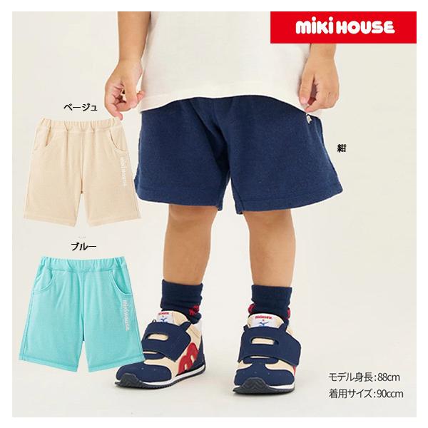 豊富なカラーバリエーションで取り揃えたパイル素材の５分丈パンツです。シンプルな中に、ロゴがアクセントのデザイン。日常使いにも着まわしがきくだけでなく、肌触りのよいパイル素材でおうち時間やリゾートでのシーンにも活躍するアイテムです。・５分丈・...