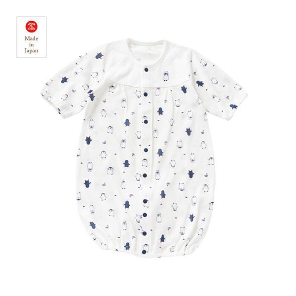 夏向けの天竺素材です。柔らかく仕上がる特殊な編みかたをしています。新生児ウエアの定番ドレスオールです。おむつ替えが頻繁な新生児期は筒型ドレスで、動きが活発になってくる乳児期は股割れカバーオール、股スナップの付け替えで２ウエイに使えます。出産...