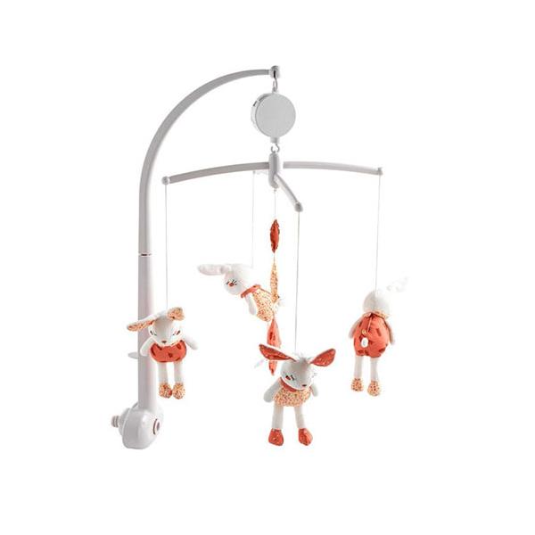 やさしいオルゴールの音色に癒されるベッドメリーラブリーなお花柄とトレンドカラーが魅力のうさぎ名は”エスメ”。目を閉じておすまし顔の愛らしいうさぎさんのシリーズです。ゆっくり回転しながらのやさしいオルゴールの音色はお子さまをゆたかな眠りに誘い...