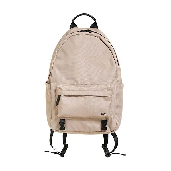 メインポケットとは別に、リュックの底に抱っこ紐やブランケットなど大きなものを収納できるメッシュ素材のハンモック付き。ハンモック自体にもファスナー付きポケットが付いており、大きなもの以外にもおもちゃや濡れたお着替えなどが収納でき、両手がふさが...