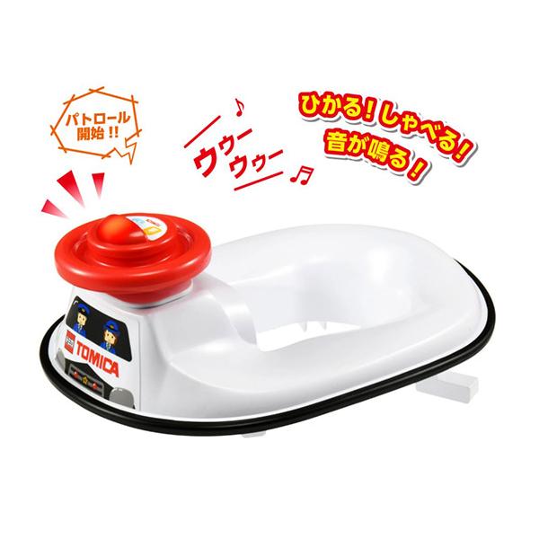 トミカのパトロールカーデザインの補助便座です。光ってしゃべって音が鳴る！運転手になりきって楽しくトイレトレーニング。・ひろがる！トミカワールドの音楽、パトロールカーのサイレン音や　トイレトレーニングを促すセリフなどの16種類のサウンドを収録...