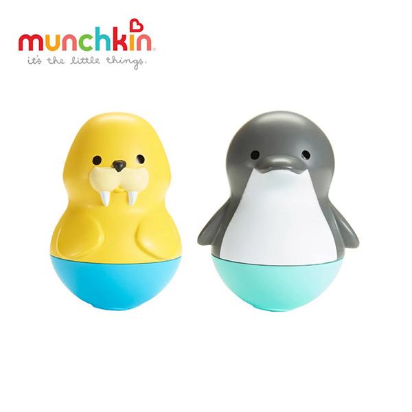 DADWAYのmunchkin（マンチキン）ころりん・フレンズ イルカ＆セイウチは、赤ちゃん向けの楽しいおもちゃです。この商品は、イルカとセイウチのセットで構成されており、主に「おきあがりこぼし」として機能します。お風呂の中で浮かべたり、転...