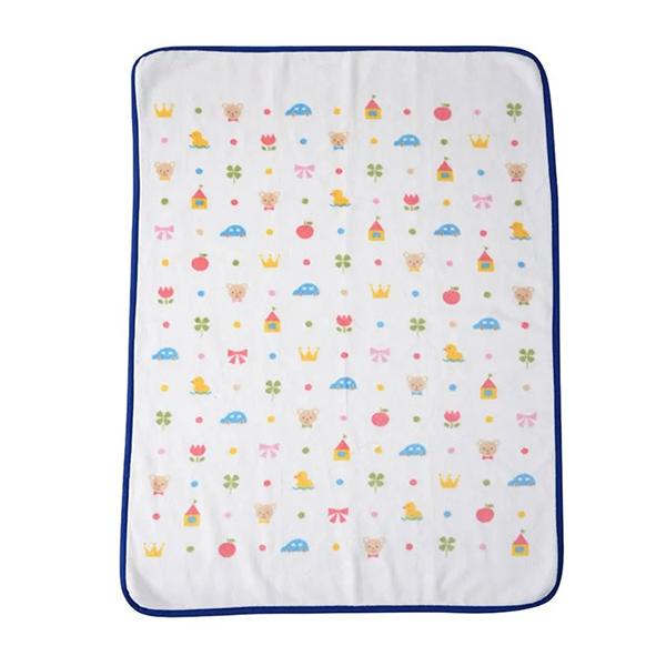 優しい肌ざわりの綿毛布です。カラフルなプリントがかわいいデザイン。ご家庭でお洗濯していただけます。【サイズ】（ベビーサイズ）85×115cm【組成】パイル糸（毛羽部分）:綿100％ 地糸：ポリエステル100％【生産国】日本※北海道・沖縄県お...