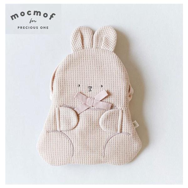 かわいいうさぎ型のマルチポーチです。付属の保冷ジェルが、後ろのポケットにぴったり入るサイズになっています。ベビーカーや抱っこ紐に取り付けたり、リュックのように背負えば、蒸れやすいベビーの背中を優しく冷やしてくれます。紐を取り外せばポーチとし...
