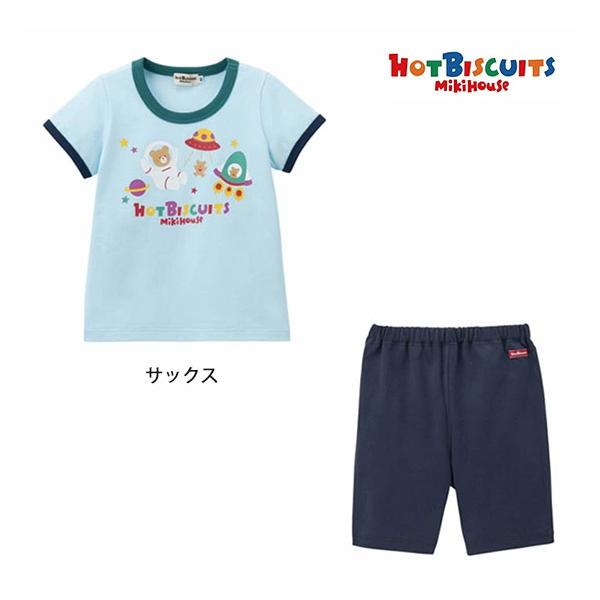 ミキハウス ホットビスケッツのルームウエアです。どんなボトムスにも合わせやすいトップスに、6分丈で膝がしっかり隠れるボトムスとのセット。襟元と袖口のパイピングがポイントで、通園用にも便利な上下セットのルームウエアです。・パンツは6分丈・ウエ...