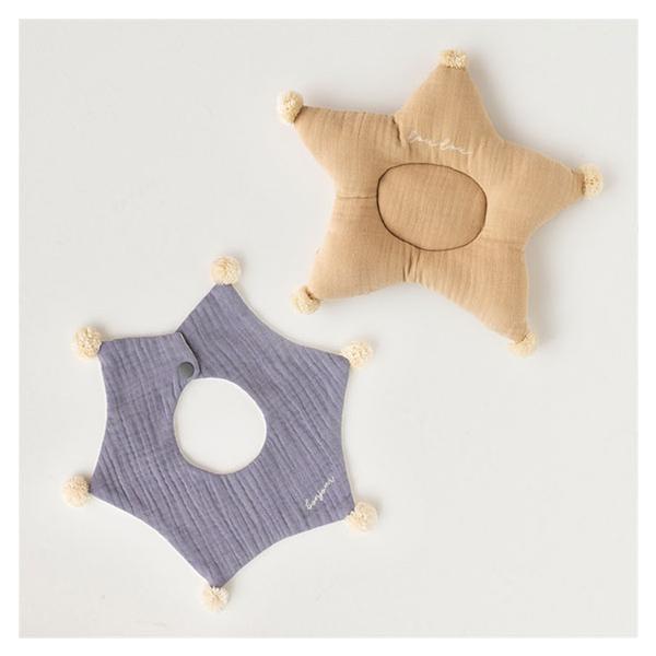 赤ちゃんの頭をやさしく包むベビーまくらとスタイのセット。お星さまの形がとってもかわいらしく、スタイはおめかしコーデにもぴったりです。【素材】本体:綿100%、中綿:ポリエステル100％【サイズ】フリーまくら:縦24cm 横29cm、スタイ:...