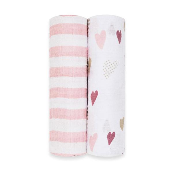 aden + anais （エイデン アンド アネイ）を代表する、ガーゼ素材のおくるみ。コットンモスリンは、長年おくるみとして使われてきた伝統的な細かな織りの通気の良い素材。ムレを防いでくれ赤ちゃん肌を健やかに保ち、体温調整が苦手な赤ちゃん...