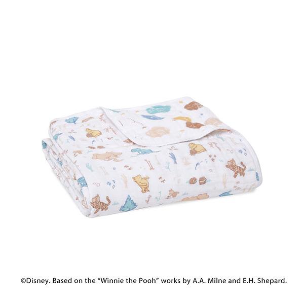 高品質なモスリンコットン100%の生地を4層にしたブランケットは、柔らかでほっとする肌触り。層の間にたっぷり空気を含むので、暖かいのに通気性に優れた快適な使い心地です。ラグジュアリーなブランケットは、プレゼントにも喜ばれること間違いなしです...