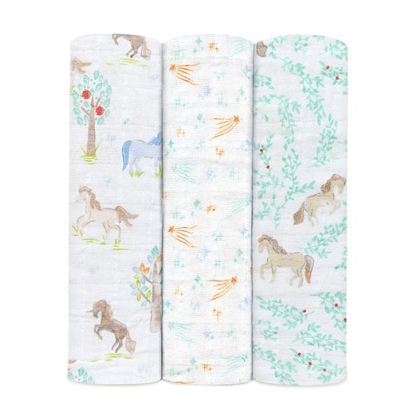 【モスリンスワドル3枚入り】aden+ anais(エイデン アンド アネイ)を代表する、ガーゼ素材のおくるみ。十二支が彩るPOPなデザインが愛らしい、日本限定コレクション。生まれ年にちなんだ動物たちがお子様の健やかな成長を見守ります。モス...