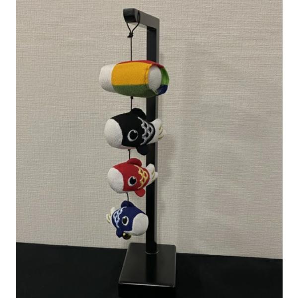 一つ一つ手作りのまあるい鯉のぼり・サイズ　幅7　奥10　高さ33.5ｃｍ・フォルムがまん丸のかわいい鯉のぼり大きく勇ましくとお子様の成長を願ったお飾りです。丁寧な刺繍を施した鯉のぼり、ぱっりりお目目の鯉のぼりでお子さんも思わずにっこり
