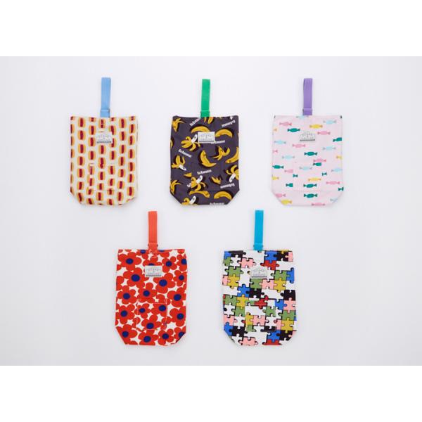 オリジナルプリント柄が可愛い、通園、通学にオススメのシューズBAG。 ポリエステル素材で軽く、裏地付きの耐久性のある仕様。プライバシーを配慮しネームホルダーは内側に付けました。カラーは、BE：ホットドッグ柄、CH：FUNNY FACEなバナ...