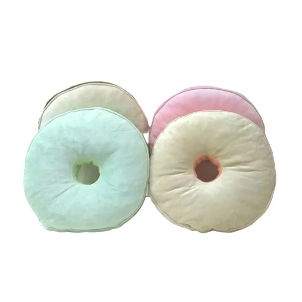 ドーナツ形状がお尻にフィット！疲れない！最高の座り心地！低反発ウレタンチップで負担を分散！●素材　側地　ポリエステル　100％　　　　中身　　低反発ウレタンチップ●サイズ　約直径38-40cm●生産国　中国※ポリウレタン素材は引火性がありま...