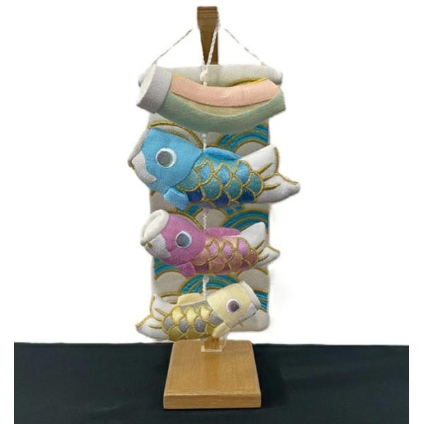 一つ一つ手作りのまあるい鯉のぼり・サイズ　幅12　奥12　高さ32ｃｍ・パステル調のおしゃれな鯉のぼりに、青海波をデザインしたのれん付きで華やかな印象に大きく勇ましくとお子様の成長を願ったお飾りです。丁寧な刺繍を施した鯉のぼり、ぱっりりお目...