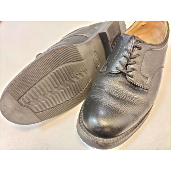 【ソール交換】ビジネスシューズの交換に最適なソールです。ゴム素材で耐久性が高く、滑り止めパターンがございますのでグリップ力もあり、減りが早く雨の日に滑りやすいスポンジソールやレザーソールからの交換にもお勧めできるソールです。かかとがございま...