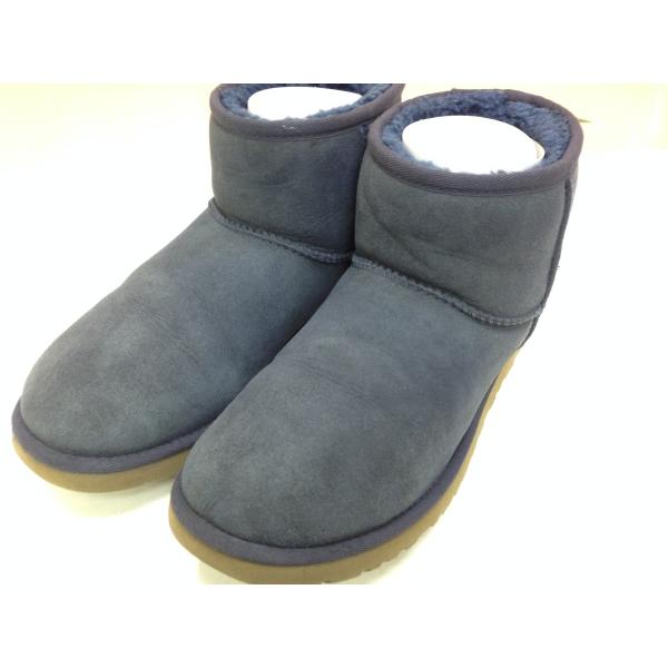 【ムートンブーツ手洗い丸洗いクリーニング】機械洗いによるワンコインなどのクリーニングではなく、専門スタッフが手洗いにより一足一足のムートンブーツを丁寧に水洗い致します。ブラッシングオプション付きですので雨染みなども薄くなります。オプションで...