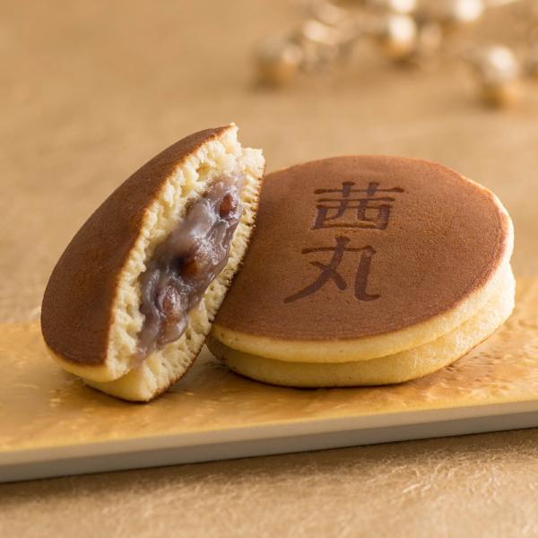 豆の王様・虎豆を贅沢に。ふっくらどらやき30個入りの贈答ギフト。ふっくら生地に贅沢な虎豆あんを包んだどらやき。縦縞模様の30個入りギフトは、大阪土産やイベントにも最適です。■食品表示【原材料】砂糖（国内製造）、小麦粉、鶏卵、いんげん豆、還元...