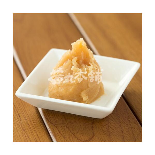 白味噌と白あんが織りなす、懐かしく優しい味わい。コクのある白味噌と滑らかな白あんを合わせたあんこです。柏餅や白玉、求肥にはもちろん、惣菜パンや和風ピザにもおすすめ。ほんのり香る味噌風味が、どこか懐かしく、思わず笑顔になる美味しさです。■食品...