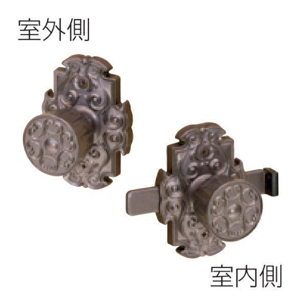 【商品説明】 ●商品特徴：ラッチ本体・バックセット：65mm ●用途：寝室個室用(スライドカギ) ●仕上・色：塗装ブラウン色 ●材質：(ノブ・座)亜鉛ダイカスト、(ラッチ本体)亜鉛ダイカスト ●寸法（mm）：バックセット（B/S）65 ●対...