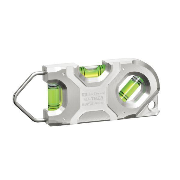 【商品説明】 ●特徴 ●アルミ削り出しプレミアムシリーズ ●カラビナ対応大型シャックル付き ●４５°付で法勾配の測定に大変便利です ●通常より３倍の長強力磁石付き ●測定基準面がＶ溝付きでパイプ等の測定ができます ●仕様、規格 ●気泡管カラ...