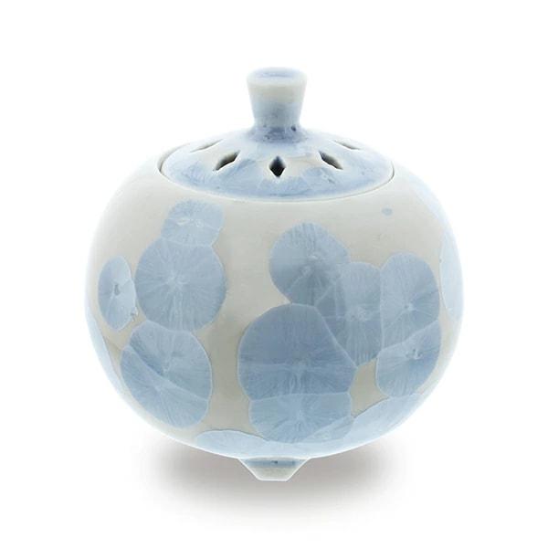 品名：香炉 京焼 清水焼 京華釉 銀藤総重量（Gross Weight)：約260g内容量（Net Weight)：香炉1個本体サイズ：幅約87mm×高さ約90mm×奥行約87mm箱サイズ：高さ約102mm×幅約92mm×奥行約102mm製...
