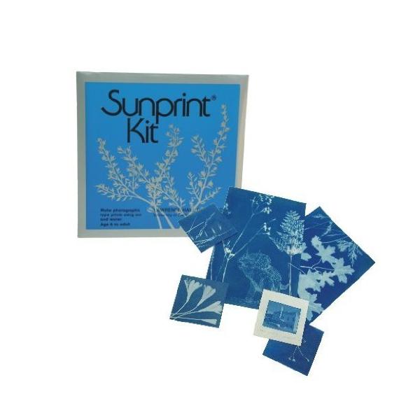 ブルー/-/W330・写したいモチーフをサンプリントペーパーの上にのせて5-20分置いたあと水ですすぐだけで完成です。・10×10cm12枚入り・説明書は英語になります。・紙の上にオブジェクトを置いて太陽にさらすことで美しい写真を作成できま...