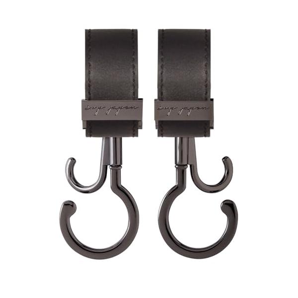 BK-合皮ブラック（PP）/約H11.5cm×W3cm×D6cm/bgh09bk・《スマートなルックス》SNSでも人気のデザイン性の高いベビーカーアクセサリー。フック本体と分離しているロゴプレートはどんな太さのバーに装着してもカッコよく見え...