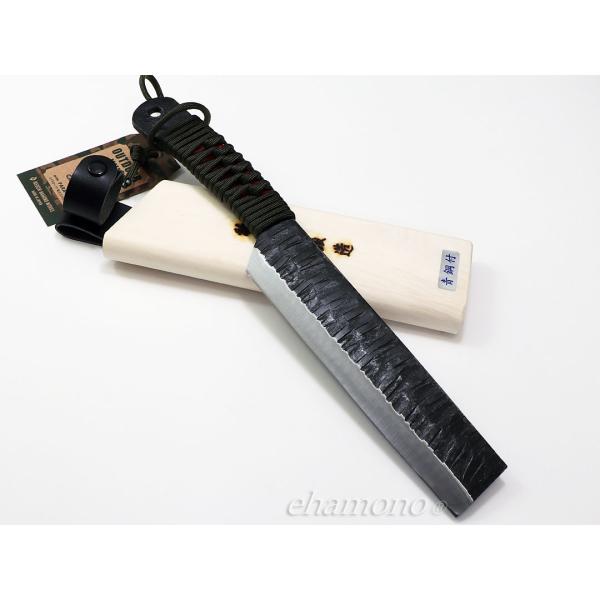刃長180mm、使いやすいサイズの山ナタ（角鉈）片刃です。兵庫県三木市で50年以上、三代にわたって伝統的製法で刃物を作り続ける鍛冶『池内刃物』が鍛えた鉈。青二鋼を丹念に鍛え上げた刃は、使い込むほどに切れ味の良さを感じて頂けます。片刃ですので...
