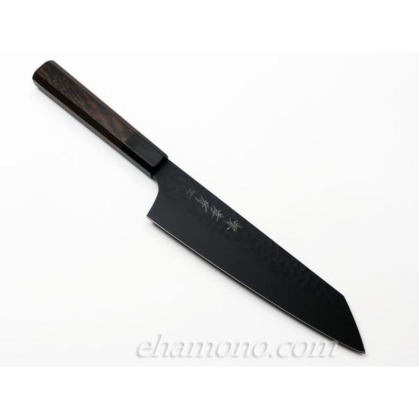 【黒影】シリーズの剣型（切付型）牛刀190です。※メーカー型番では190となっていますが、実際の刃渡りは200mmございます。お肉はもちろん、野菜を刻んだり、鋭い先端を使って細かい細工をしたりと、幅広く使える万能包丁となっています。今までに...