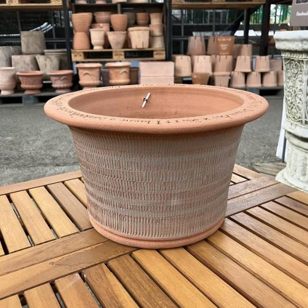 [ウィッチフォード A Midsummer's Nights Dream 283]シェイクスピア生誕450周年を記念するシリーズで、真夏の夜の夢の台詞の抜粋が、縁の周りに刻印されています。実測サイズ：直径 約27.5(21.5)cm、高さ ...