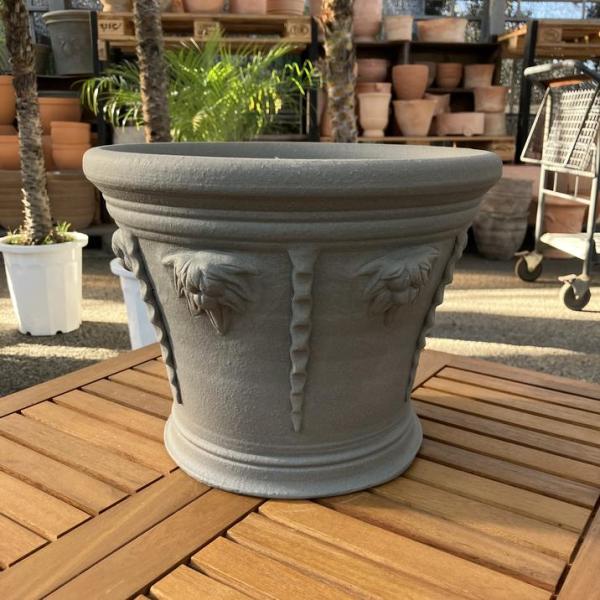 [ウィッチフォード アイシクルポット Icicle Pot]フルーツのモチーフの間につらら（アイシクル）の装飾が施されています。実測サイズ：直径 約28(25)cm、高さ 約21.5(20.5)cm ※カッコ内は内寸重さ：約3.8kg素材：...