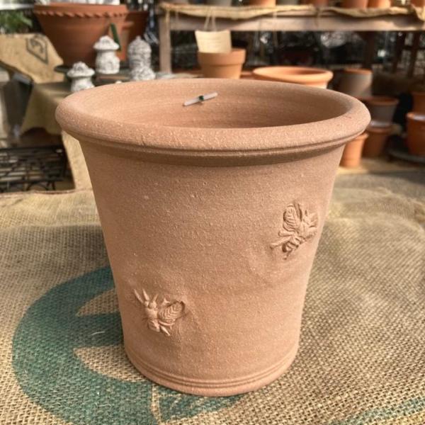 ※こちらは各種プレゼントキャンペーン対象外の商品です。[ウィッチフォードArmscote Bee Pot]蜂（Armscote Bee Pot）柄があしらわれたポットです。サイズ：直径 約26cm、高さ 約12cm素材：陶磁器（陶土）お届け...